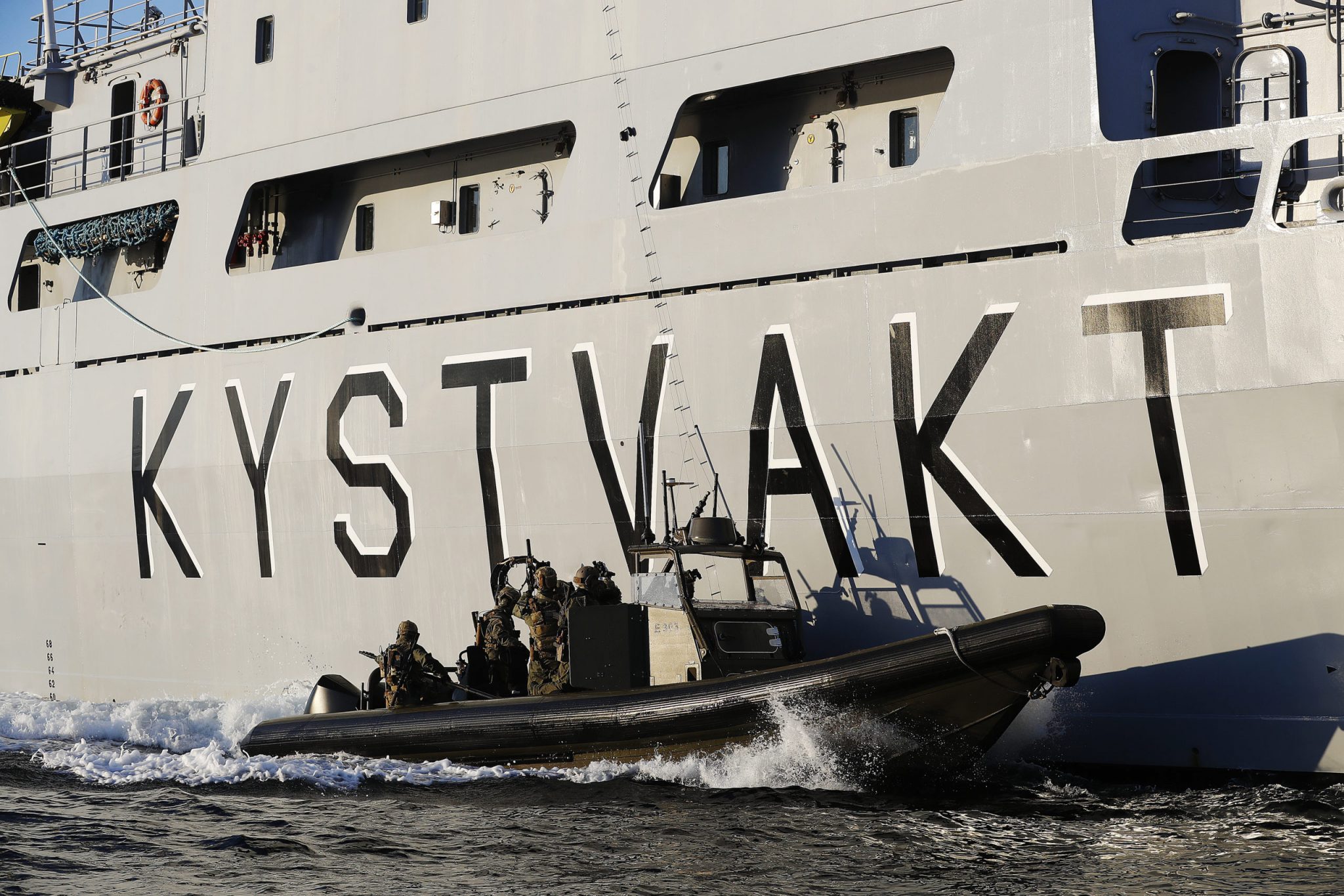 Kystvakten: Vokteren på Norges hav - Folk og Forsvar